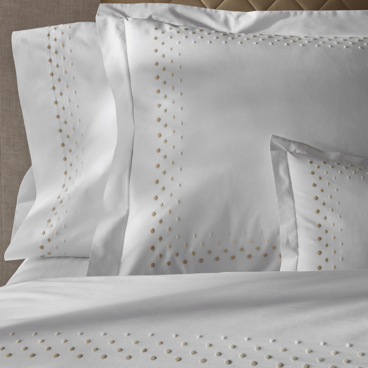 Matouk Dorothy Ombre Dot Embroidered Duvet Cover – The Picket Fence