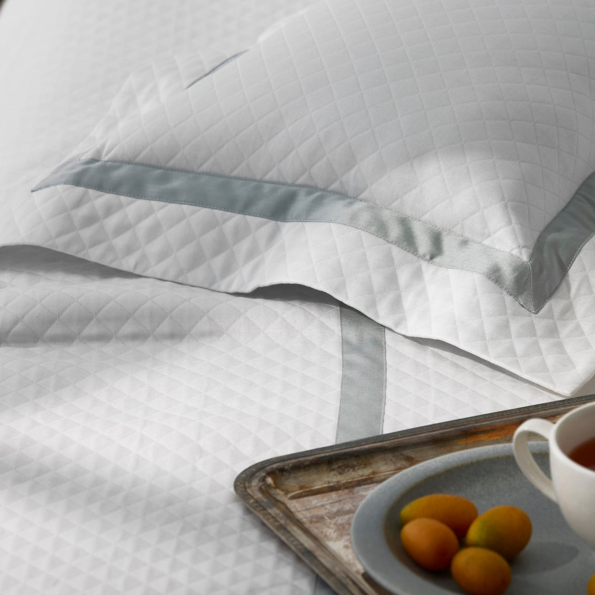 Matouk Lowell Matelassé Coverlet – The Picket Fence