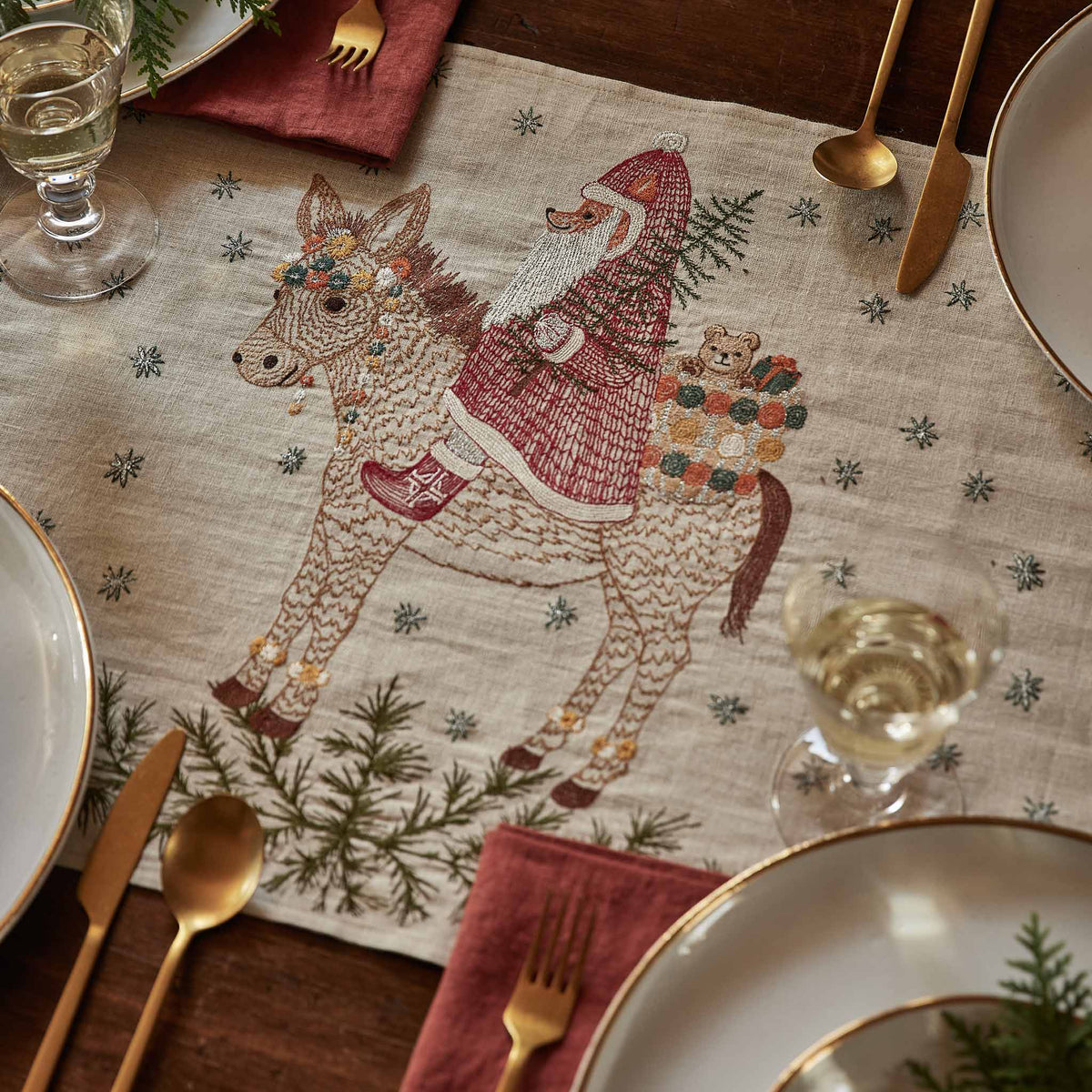 Coral & Tusk Christmas Donkey Table Runner – The Picket Fence