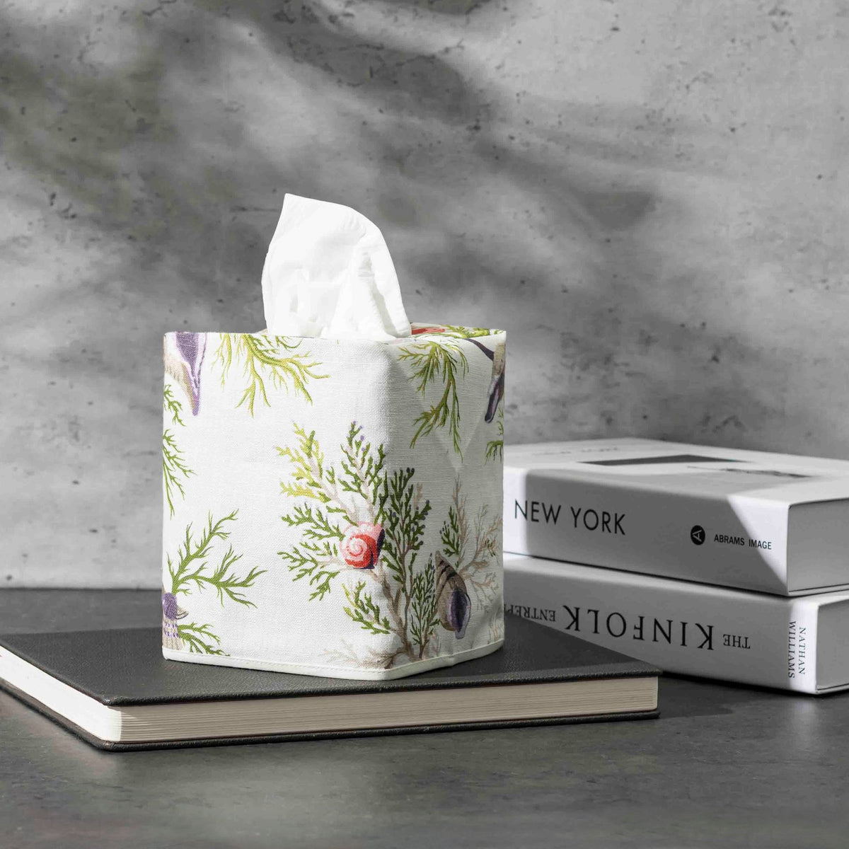 Matouk Schumacher Del Tesoro Linen Tissue Box Cover – The Picket Fence